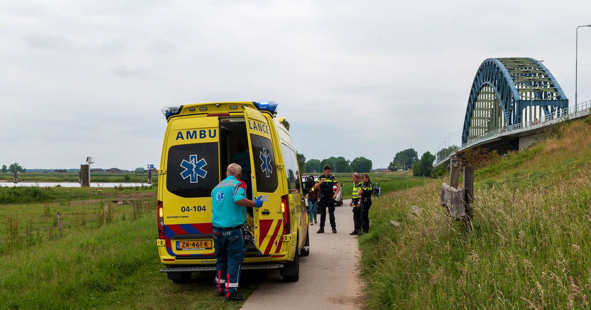 Agenten redden vrouw uit water bij Engelse Werk - 1Zwolle
