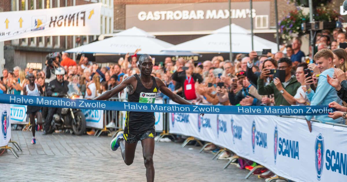 Charles Yosei Muneria wint Halve Marathon Zwolle - 1Zwolle