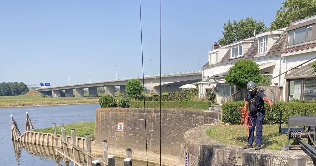 Schotbalken in Katerveersluis om water vast te houden - 1Zwolle