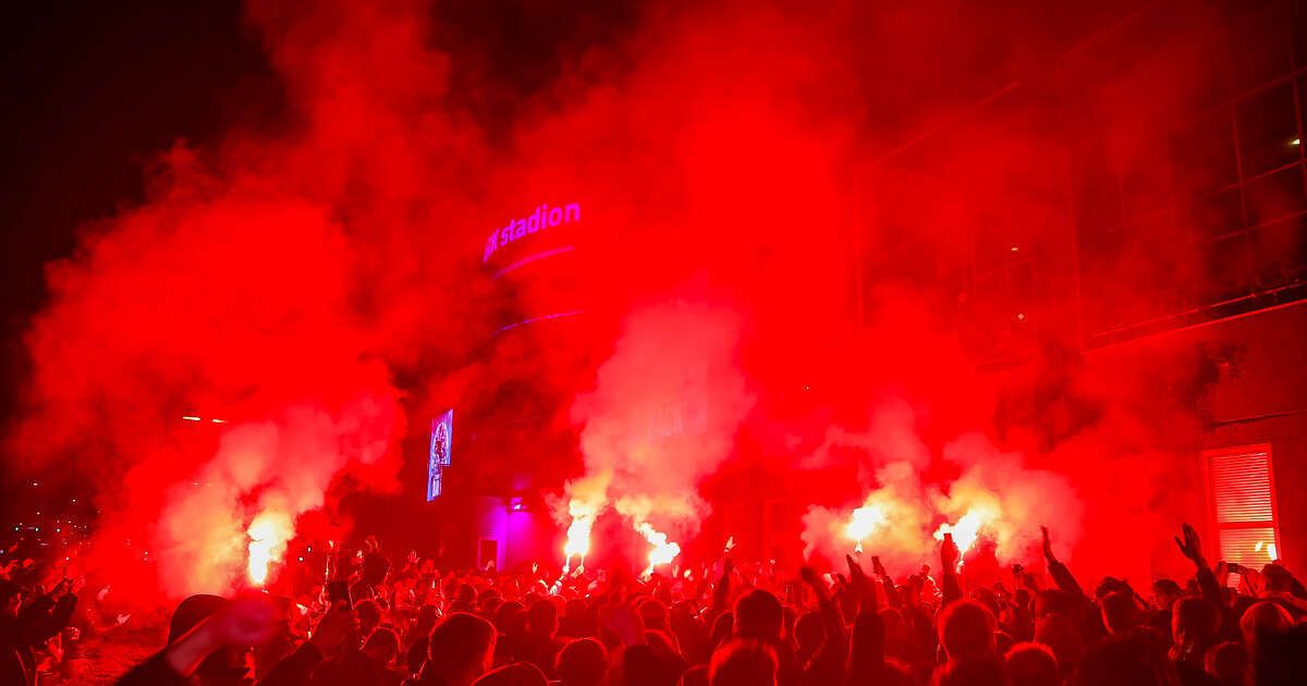 In Beeld: Groot feest in Zwolle na promotie PEC Zwolle (foto's en video ...
