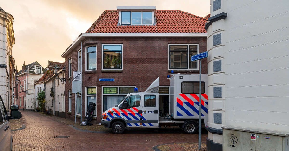 Opnieuw strijkt recherche neer bij woning Maas van den Heuvel in Kampen - 1Zwolle