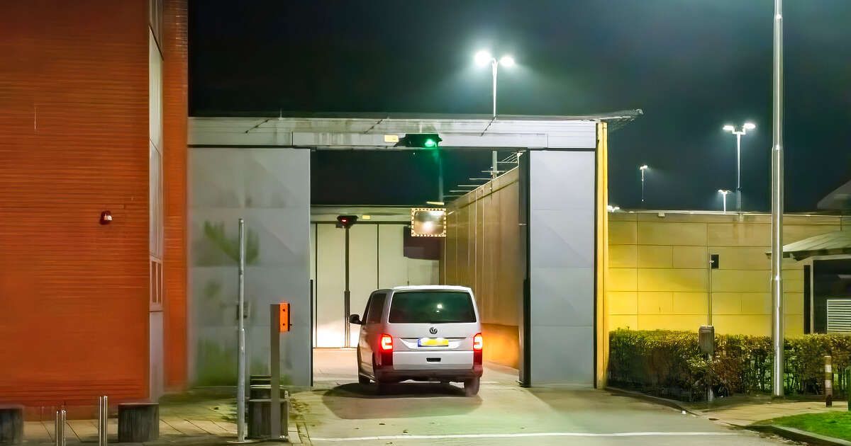 'Adil' (21) opnieuw de cel in: 'Alle rechters hier kennen jou zo ...