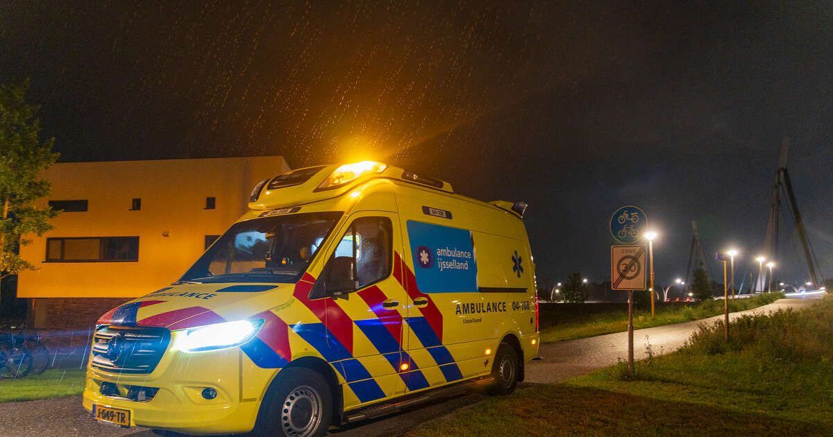 Fietser onderuit op glad fietspad in Zwolle, traumahelikopter ...