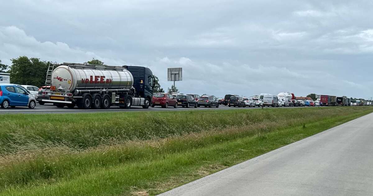 Forse verkeershinder na kop-staartbotsing op A28 richting Zwolle - 1Zwolle