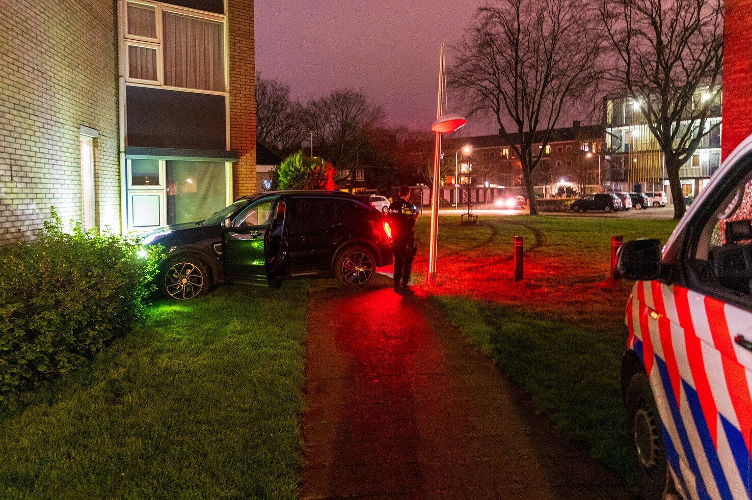 Achtervolging door Diezerpoort: politie pakt man op, tweede verdachte voortvluchtig - 1Zwolle